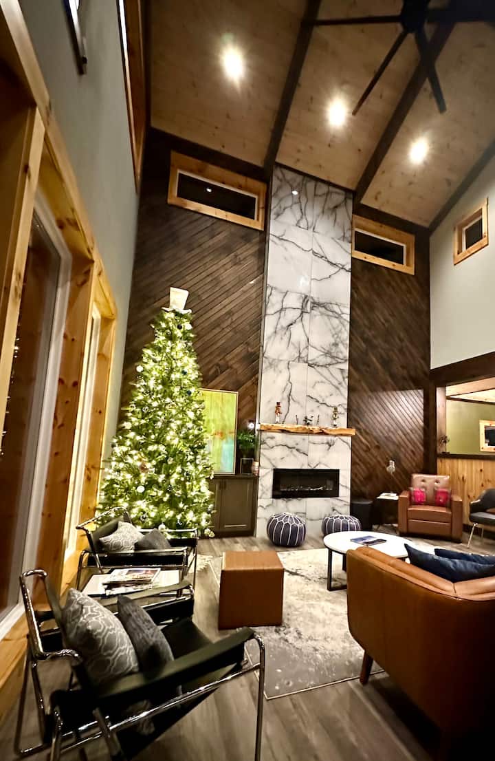 Oslo Mountainside Retreat/ Hot Tub/view/ Sleeps 24 - Arkansas