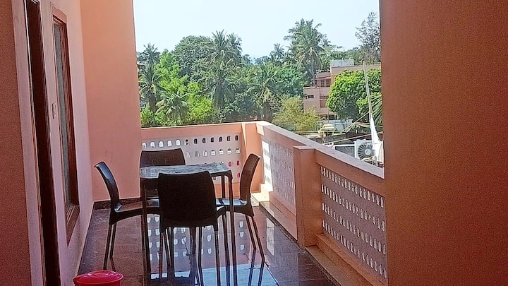 Family Room In Roof With Sea And Boulder View - Mahabalipuram