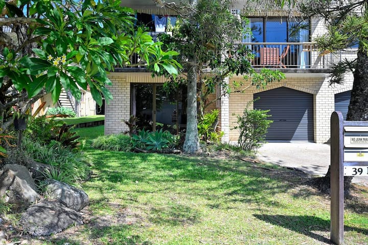 Retro Vibes & Beach Walks – 400m Away - Mooloolaba