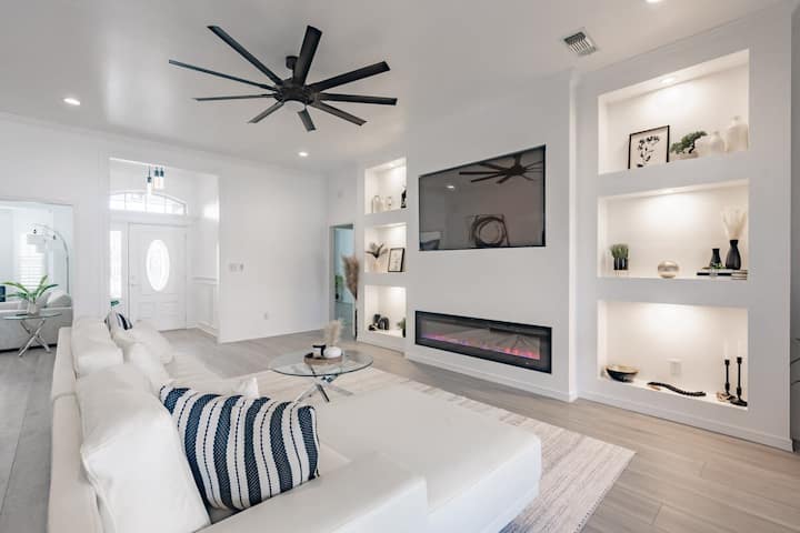 Contemporary Haven Retreat W/ King Bed Suite - Amarillo, TX