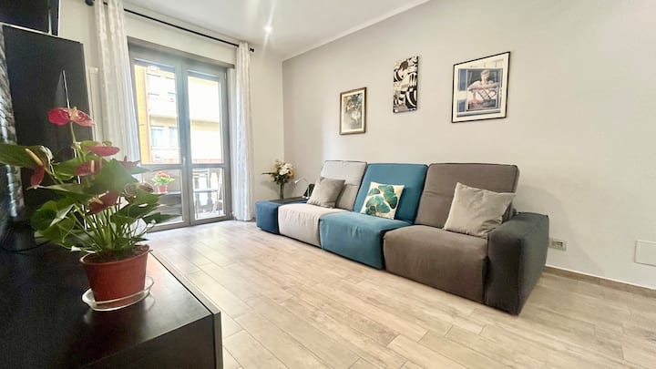 Stylish 70m² Apt, Modern Design, Balcony, Lingotto - Turin
