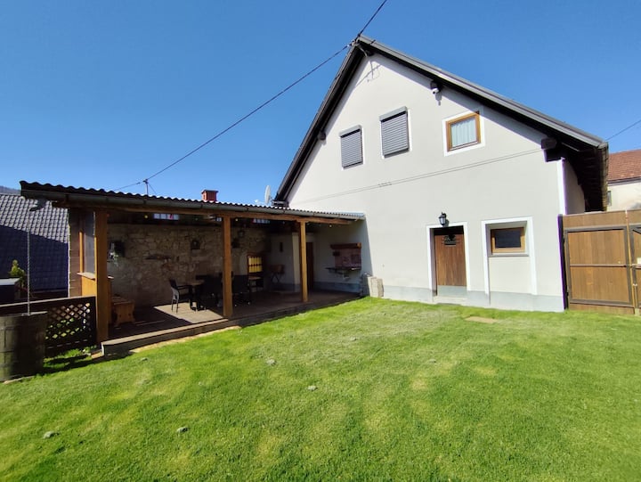 Malu Vintage House With Garden - Postojna