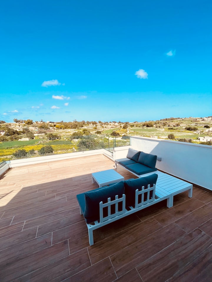 Axtart Penthouse With An Amazing View - Malta