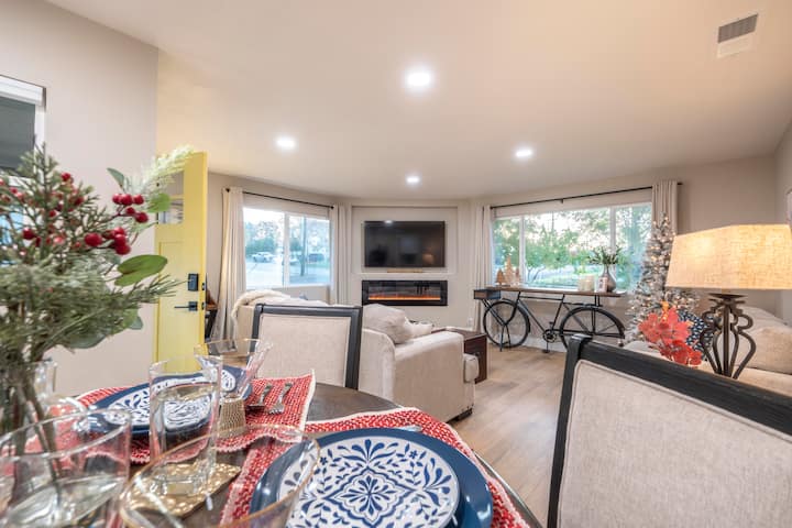 Old Town Escape – 2br Walkable To Historic Folsom - SeaQuest Folsom, Folsom