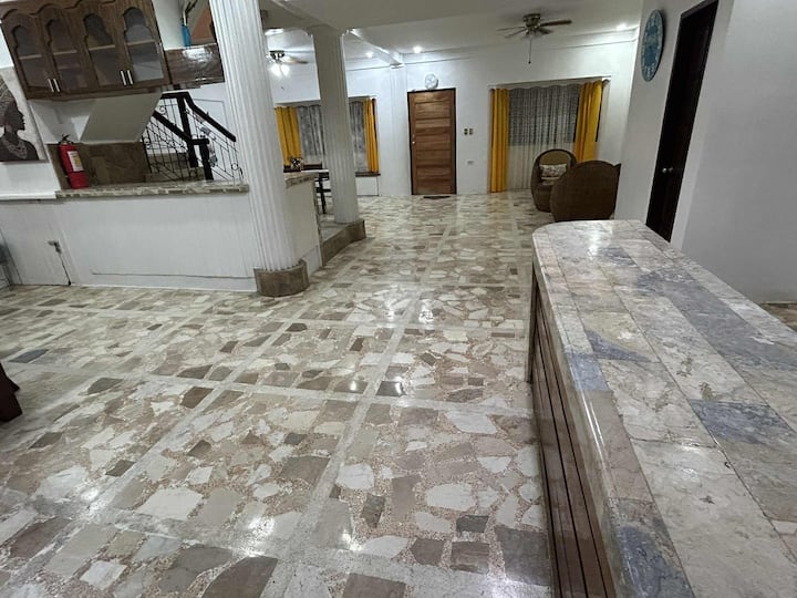 G-apartment: Three-bed Haven - Kabankalan