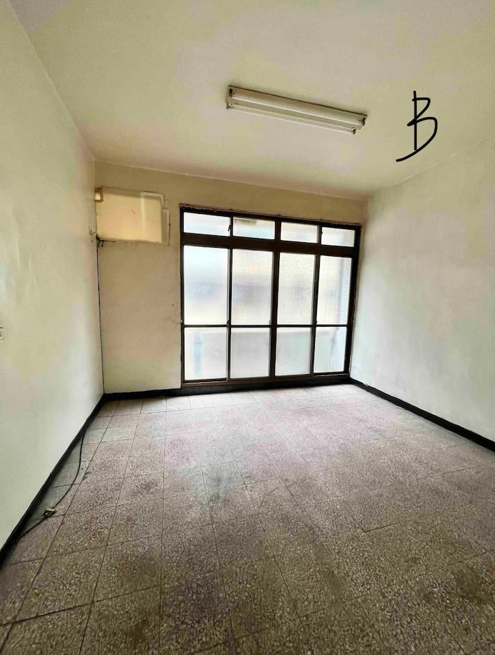 月租 一房一廳超大空間 市區採光好 當倉庫/住處都可以 - 大里區
