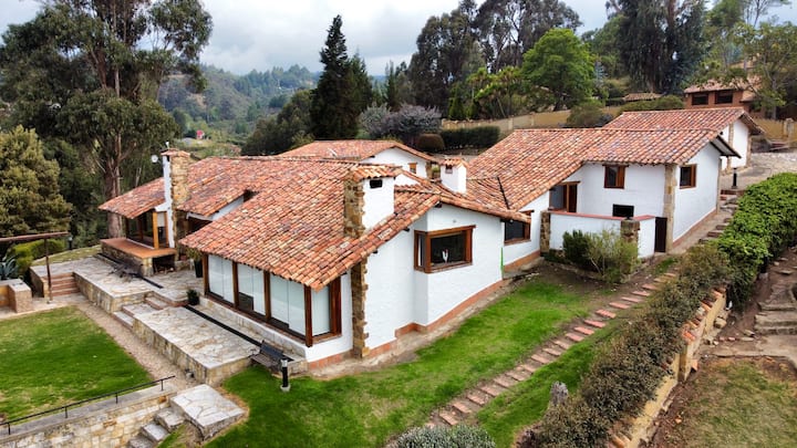 Mansión Con Chimenea,terraza, Bbq, Eventos,retiros - Cajicá