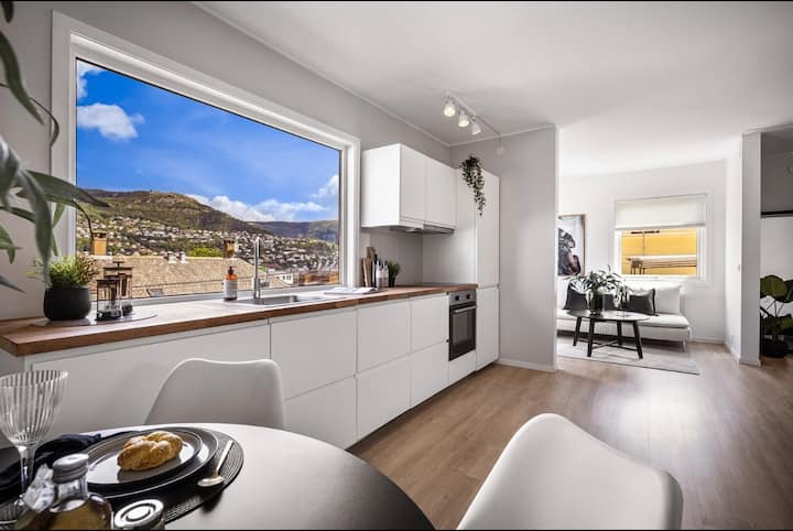 Sentral 2 Etasjers Moderne Leilighet - Bergen