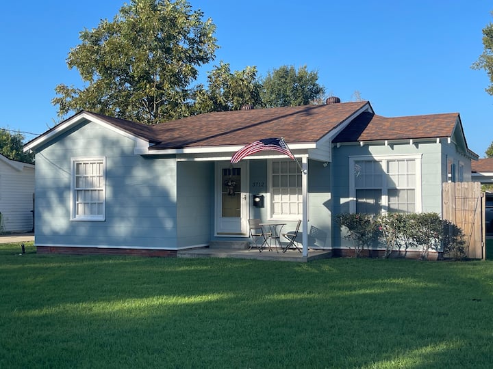 College Oaks Cottage - Lake Charles, LA