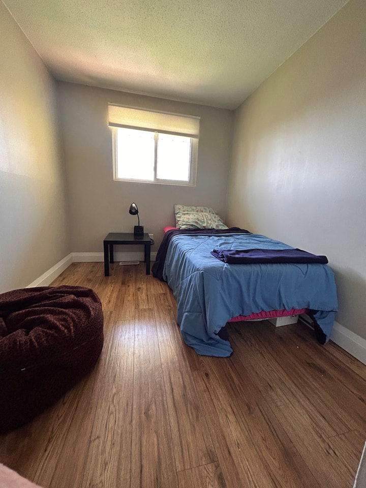 Small Bedroom With Single Bed ! - Kingston