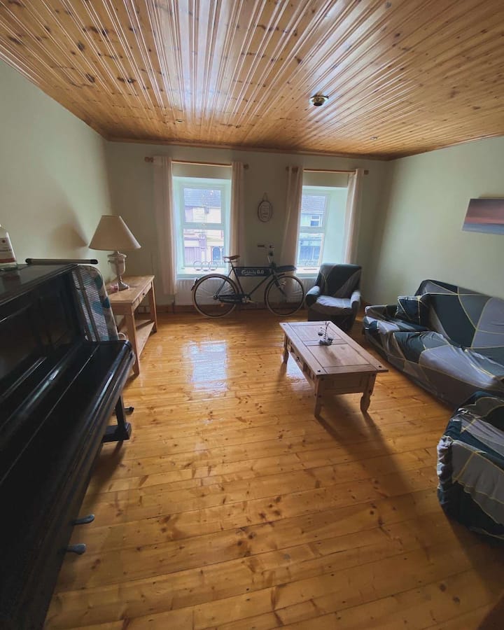 Charming Townhouse In The Middle Of Miltown Malbay - Lahinch