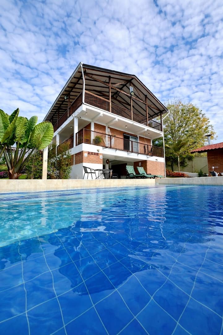 La Giralda · Cerca Del Pueblo · Jacuzzi Y Turco - Calima