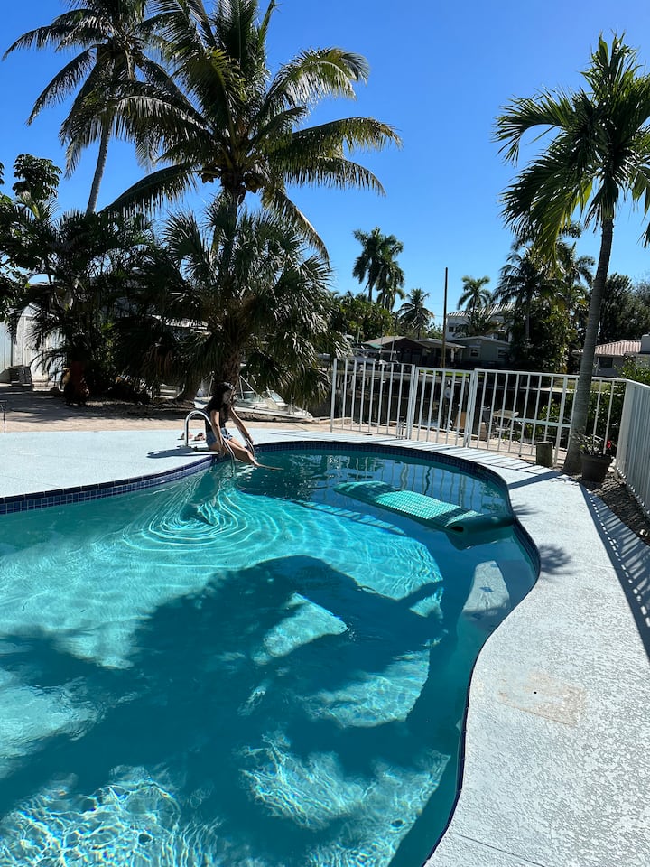 Man Cave On The Canal With Pool - Bonita Springs, FL