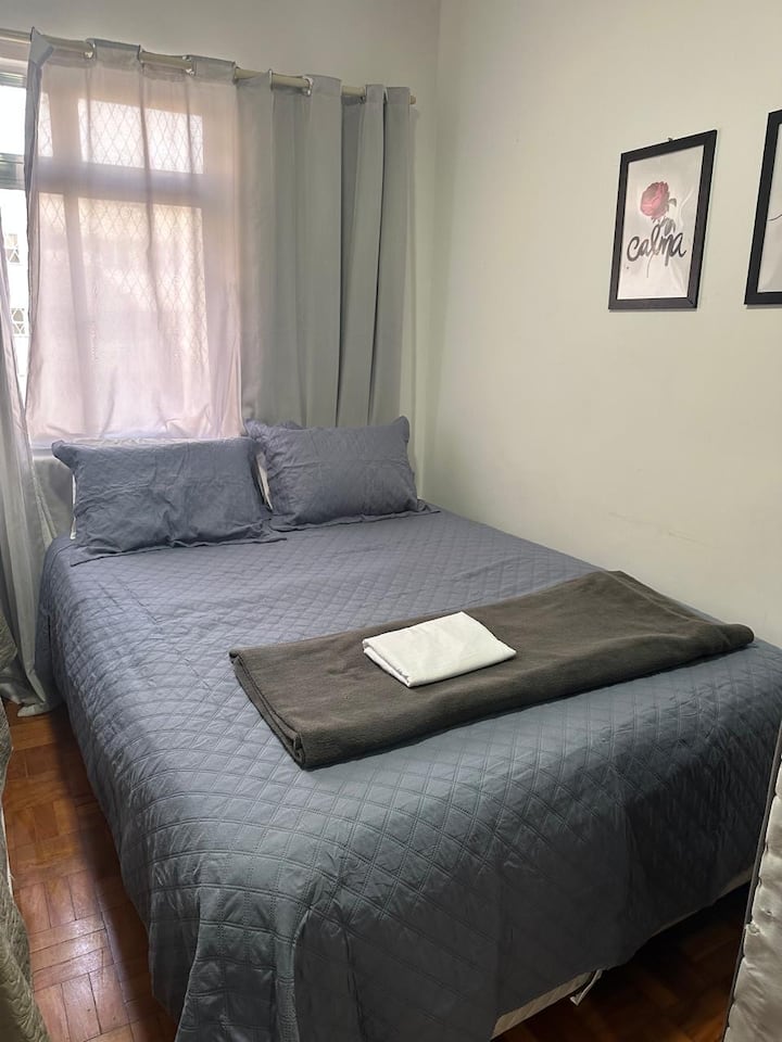 A 100 Metros Do Metrô Da Avenida Liberd - Liberdade