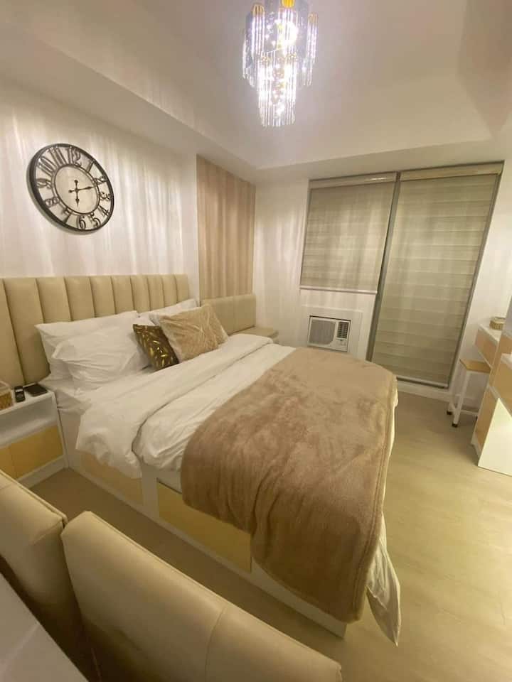 Aesthetic Room In Azure North - Arayat