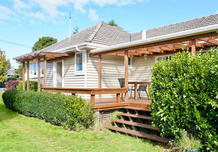 Comfortable Home, Big Backyard - Rotorua