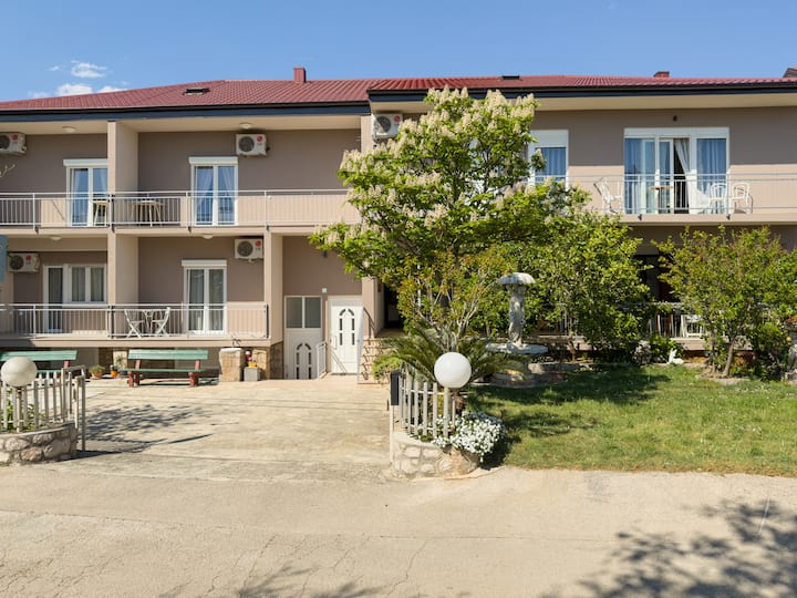 Pansion Tinka, Apartment No 1 - Starigrad