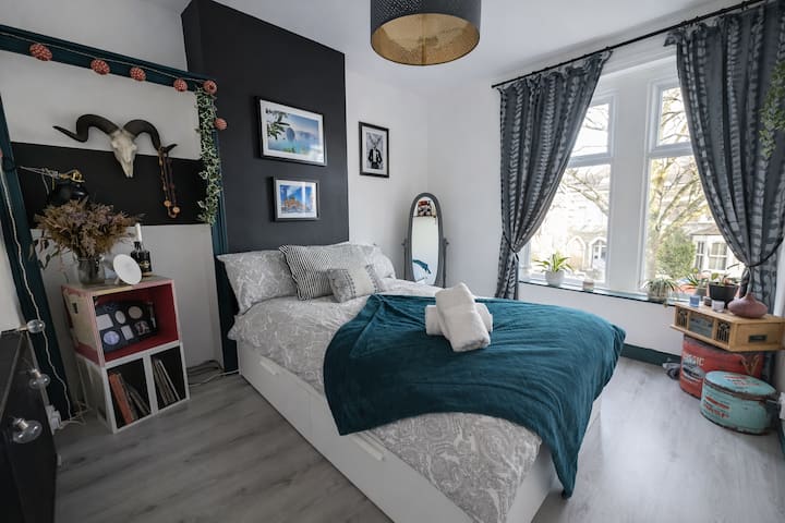 Eclectic City Hideaway-sleeps 6 - Cardiff