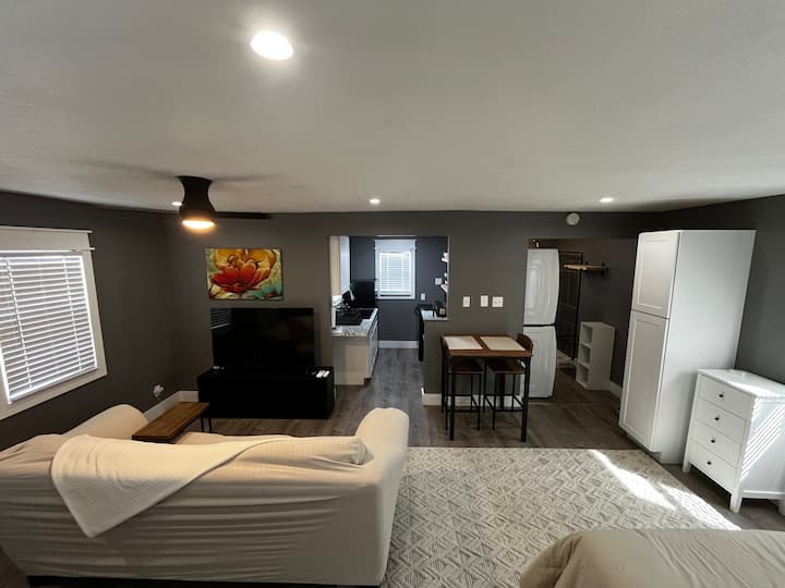 Sleek Tiny Urban Retreat - Scotts Bluff National Monument