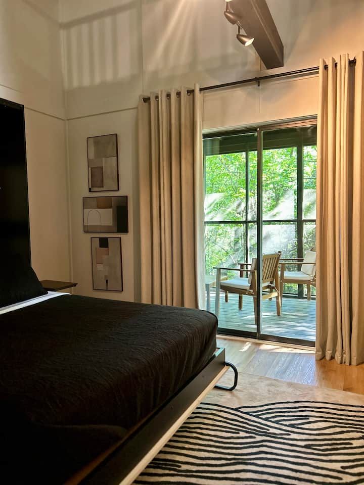 Unique Retreat! - Siloam Springs, AR