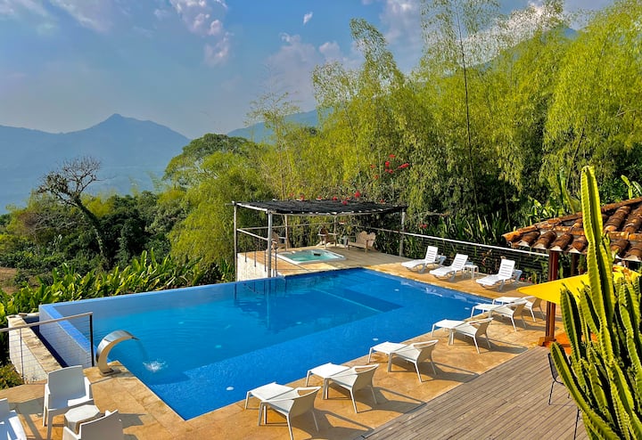 Outstanding Farmhouse & Jacuzzi/pool Near Medellin - Amagá