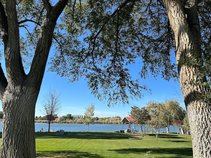 River Retreat / Private Hot Tub, 3 Beds - Rupert, ID