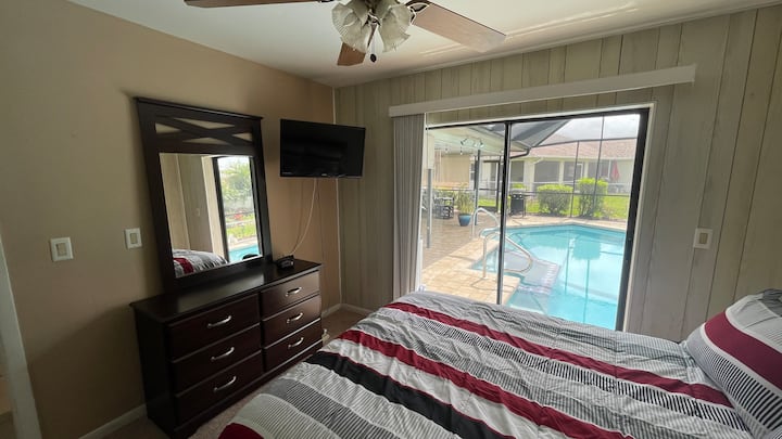 Room In Nice Quiet Pool Home - Cape Coral, FL