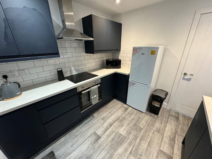 Brand New Refurb 5 Bedrm / 9 Person / Nr Saltend! - Hull