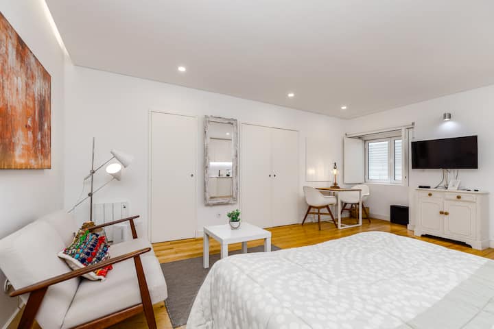 Lisbon Historic Center | Stylish Modern Studio - Seixal