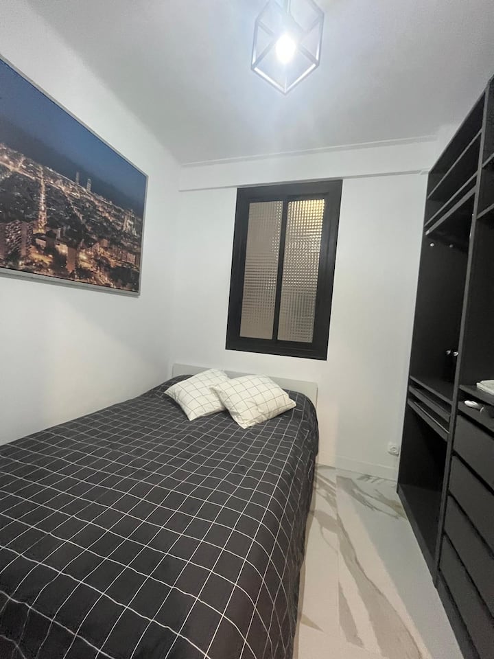 Cozy Twin Room In Barcelona -