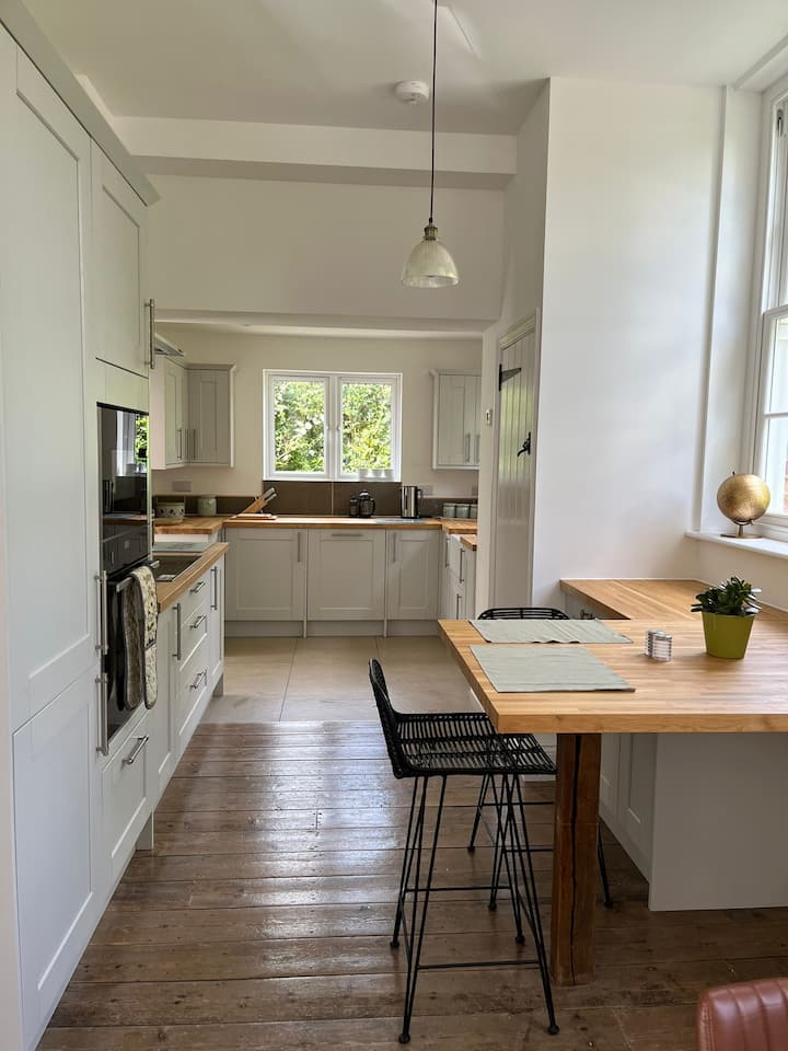 Old Chapel, Lovingly Converted - Andover