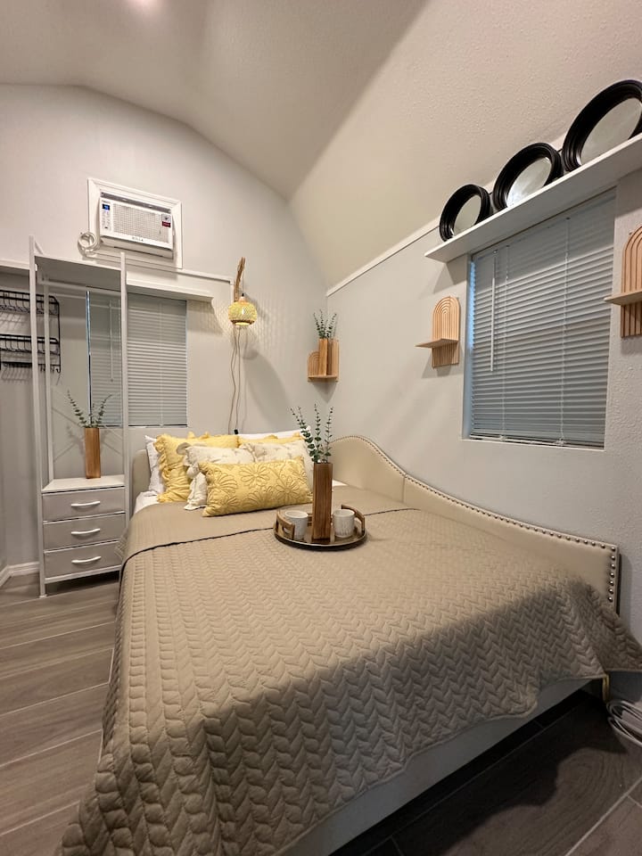 East Orlando Tiny Boho Modern - Christmas, FL