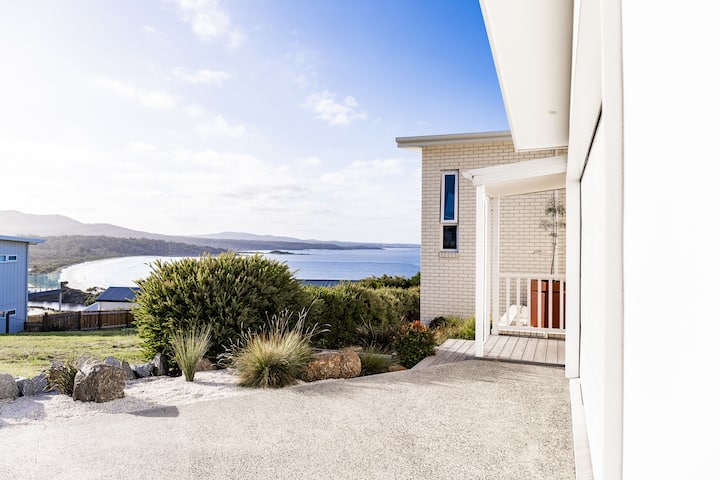 Sweeping Bay Of Fires Views - Rare! - Binalong Bay