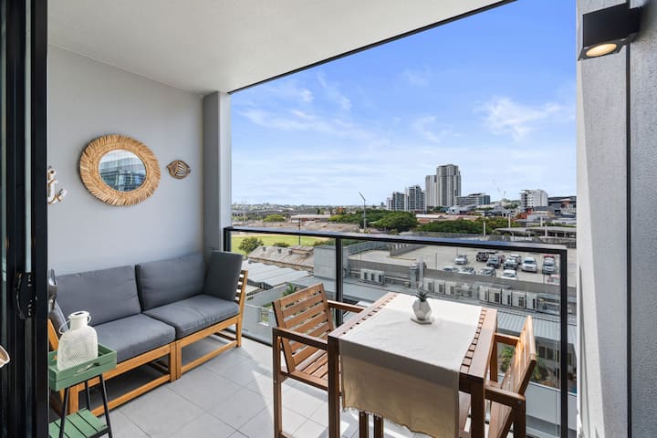 Modern & Homely 2br Apt W/parking @Bowen Hills - Balmoral