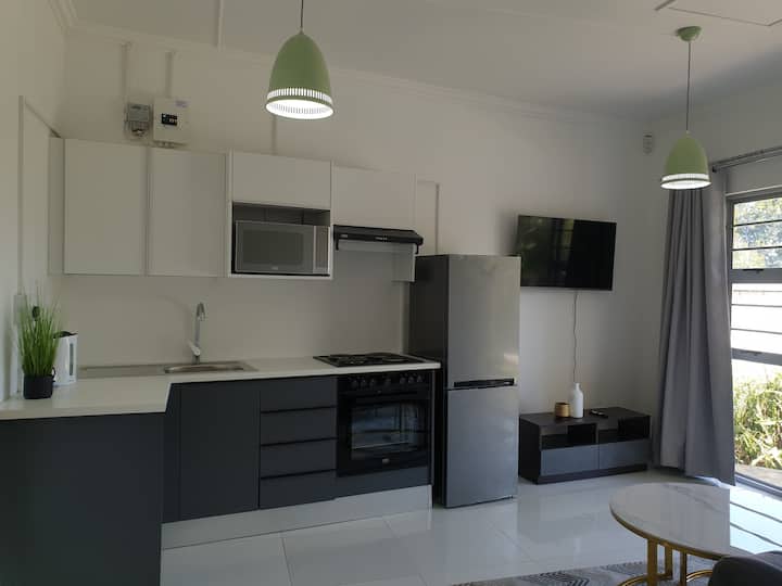 Valley View Studio Apartment - East London