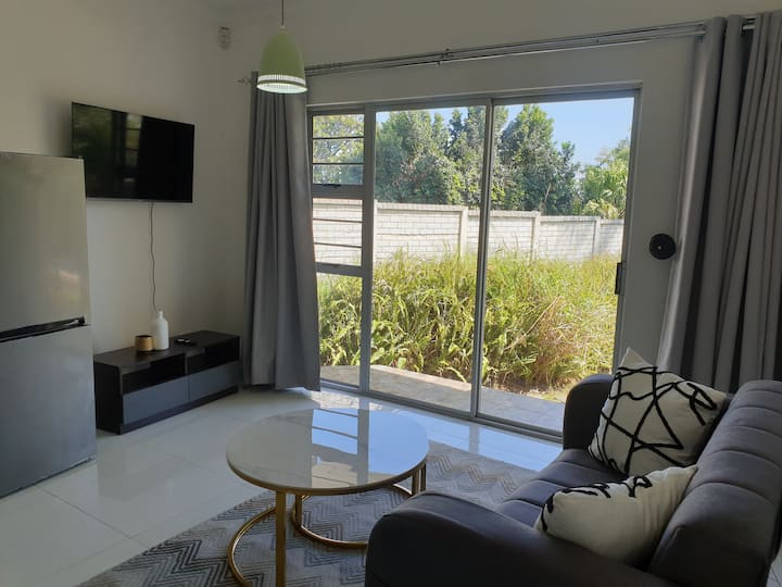 Valley View Studio Apartment - East London