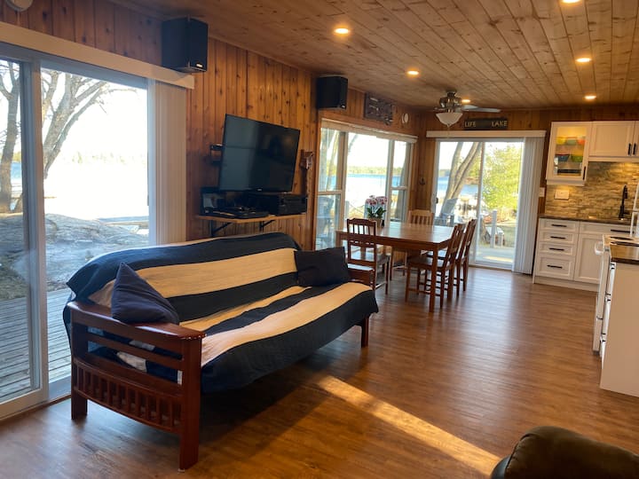 Cottage By The Docks - Gravenhurst