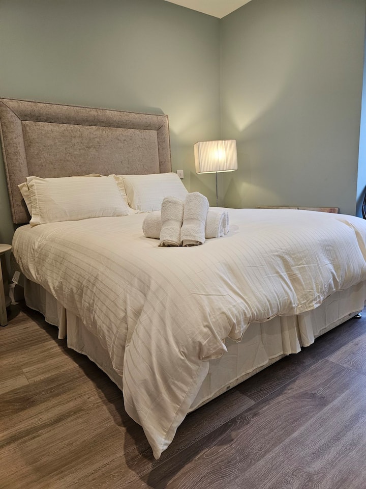 3 The West Townhouse Premier Location - Galway