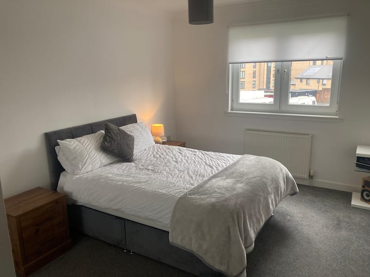 Bright Spacious Room In Shared Flat. - Glasgow