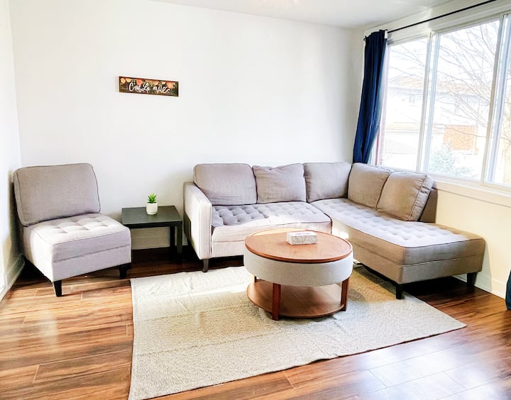 Renovated Spacious 4bdrm House, High Walk Score! - Boucherville