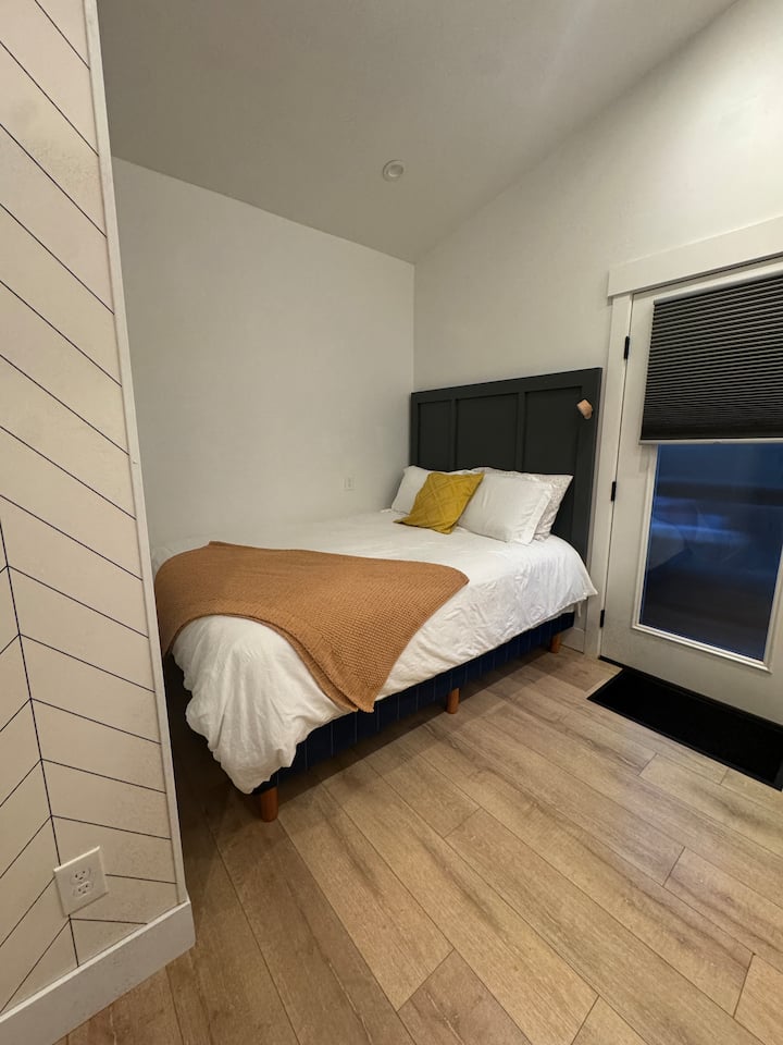 Quiet Private Entry Suite Steps From Uc Davis. - Sacramento