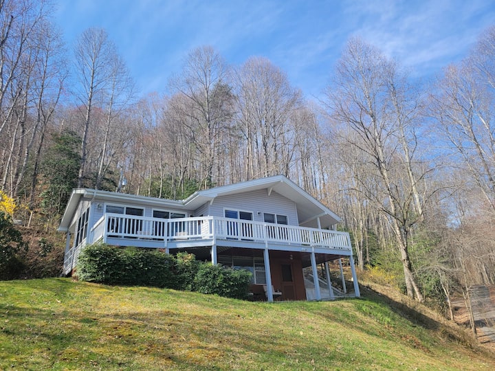 Cozy Cottage With Stunning Lake & Mountain Views - Hiawassee