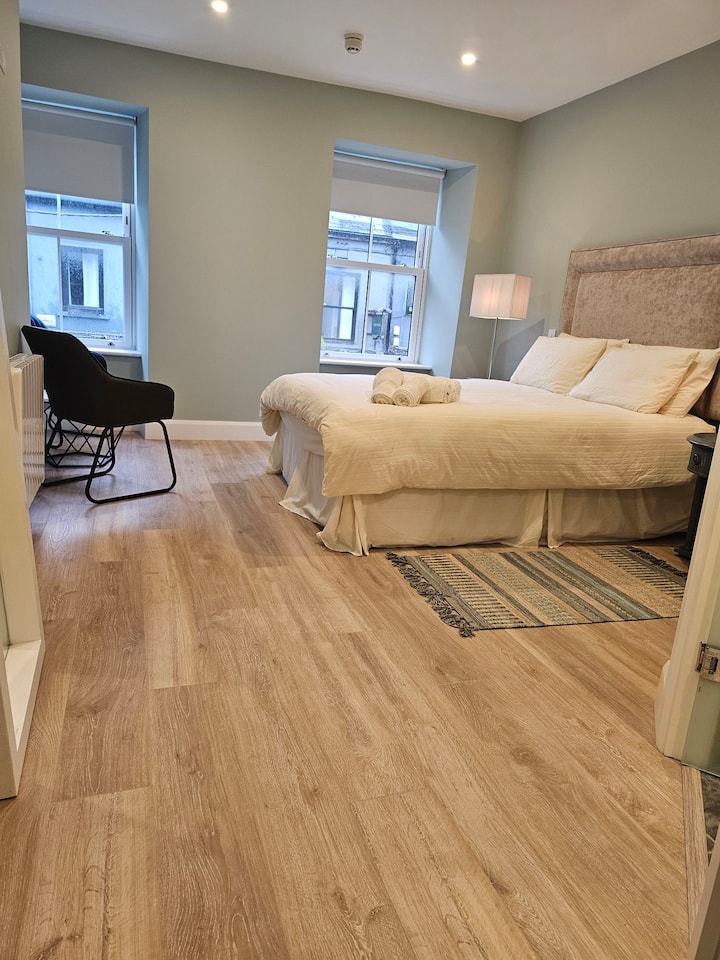 1 The West Townhouse Premier Location - Galway