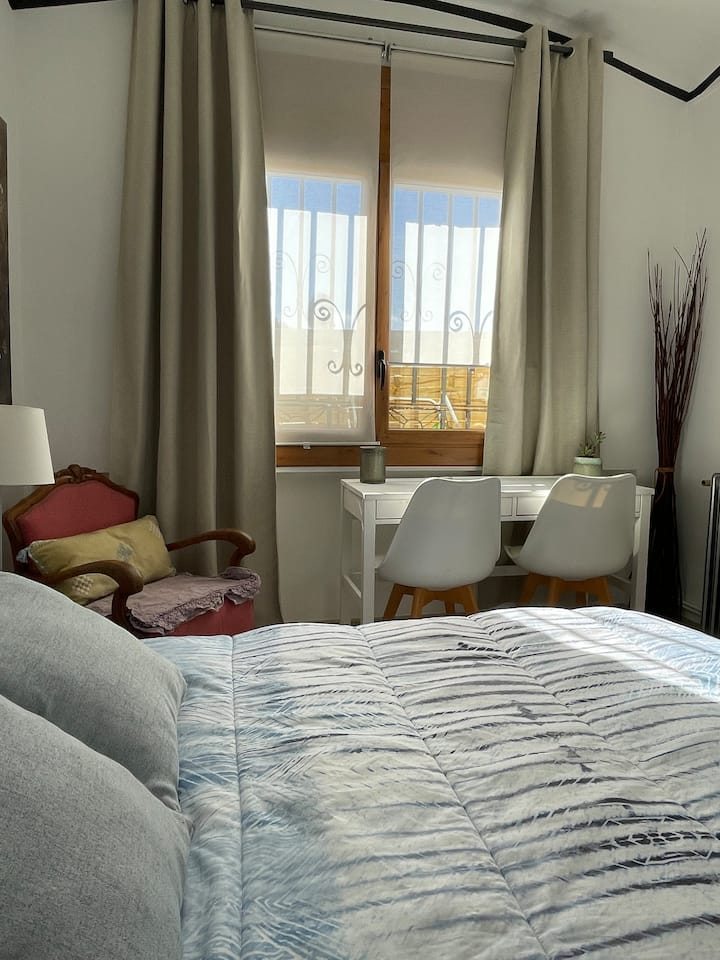 Beautiful Room In A House In Montjuïc, Girona - Girona