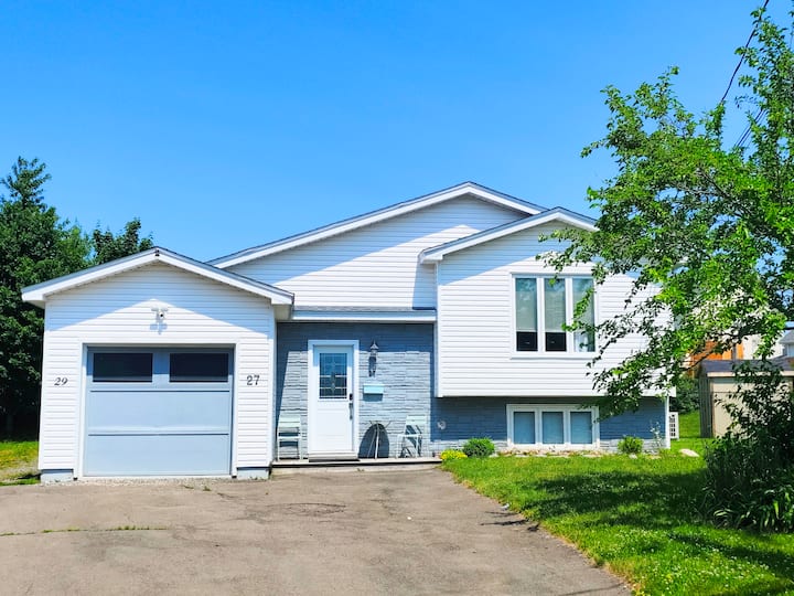 House W/2 Units •Sleep 15• W/d• Moncton North End - Moncton