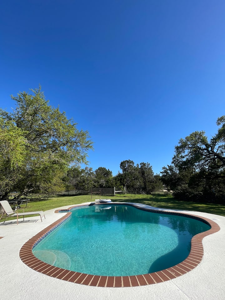 Austin Hill Country Vacation Home - Pool, Big Yard - Driftwood, TX