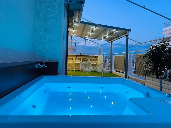 The Penthouse • Private Jacuzzi & Lycabettus View - Athens