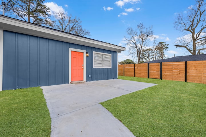 Newly Renovated Carriage House - Pooler, GA