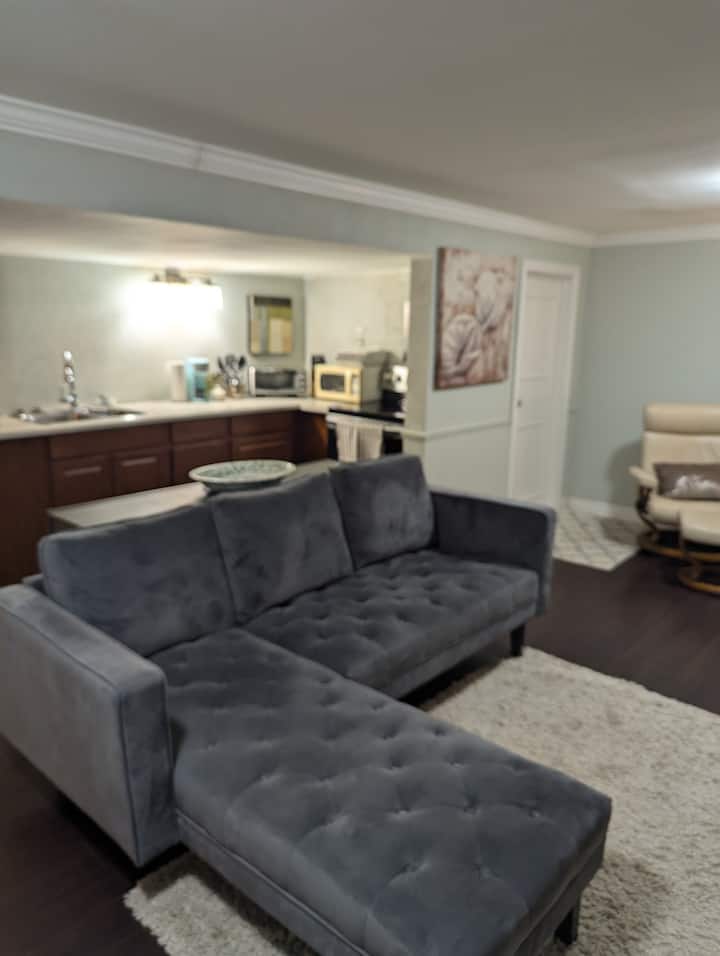 The Lavish Retreat At The Lake House - Grimsby