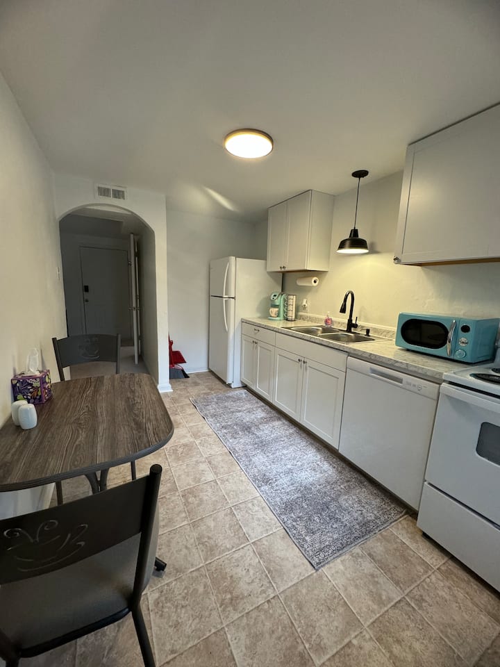 Adorable Quiet 1 Bedroom Duplex - Roanoke, VA